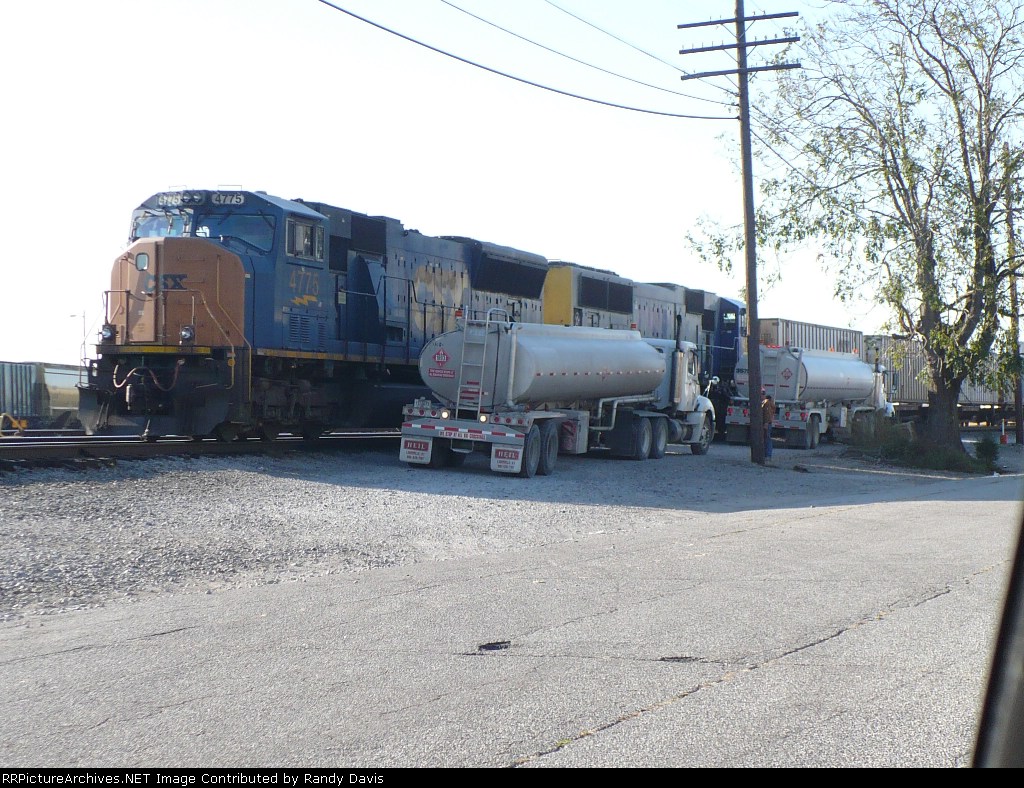 CSX 4775 & 4512